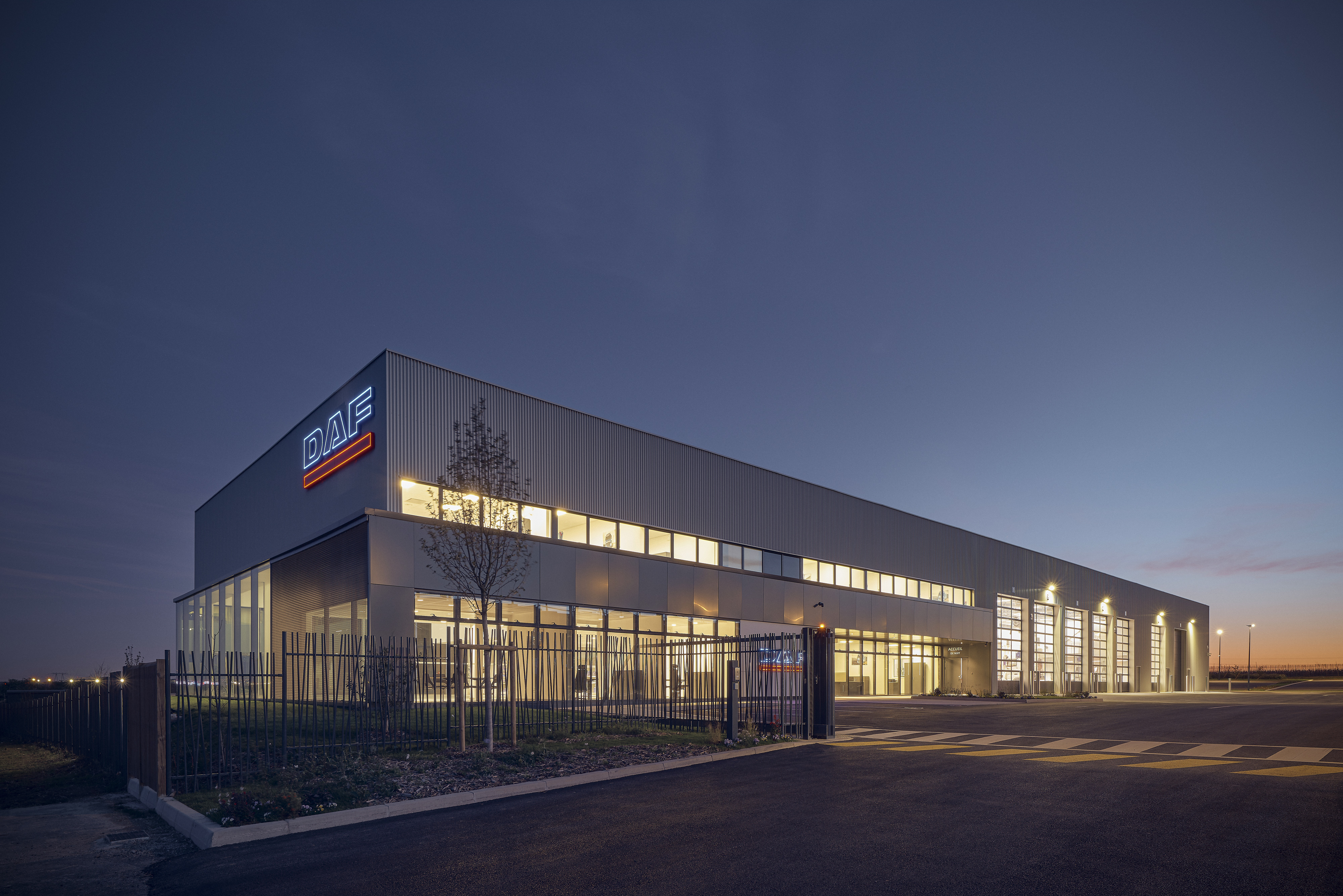 DAF Trucks ouvre sa deuxième concession à Paris - DAF Trucks France